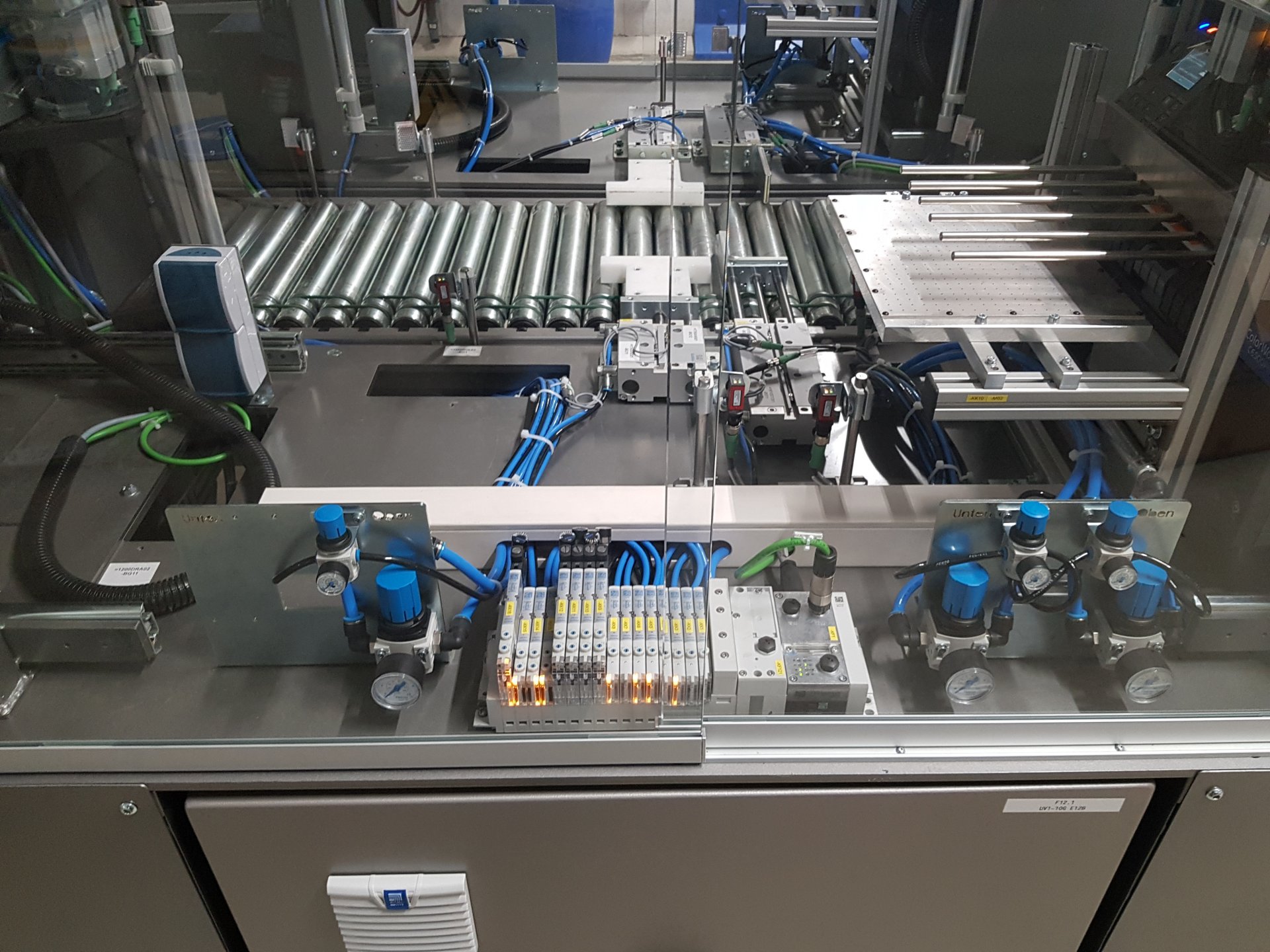 Labeling products with a robot